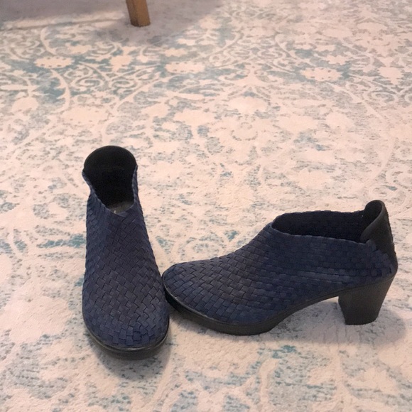 Steve Madden | Shoes | Steve Madden Elizah Navy Blue Shooties | Poshmark
